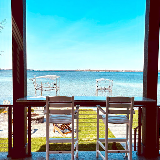 Dock & Dine: The Ultimate Guide to Lakeside Marinas and Restaurants ...